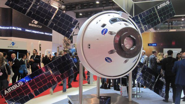 Blue Origin reveals Blue Moon lunar lander design…as NASA names lunar ...