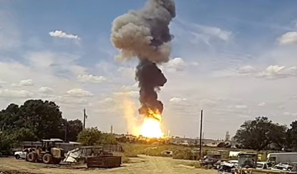 Intelsat IS-33e comsat explodes into 500 pieces of debris - Seradata